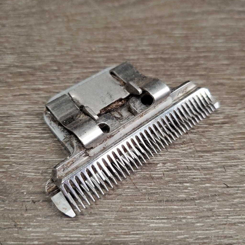 T-10 Wide Clipper Blade *gc, hairy, sharp?, older | The Tack Collector